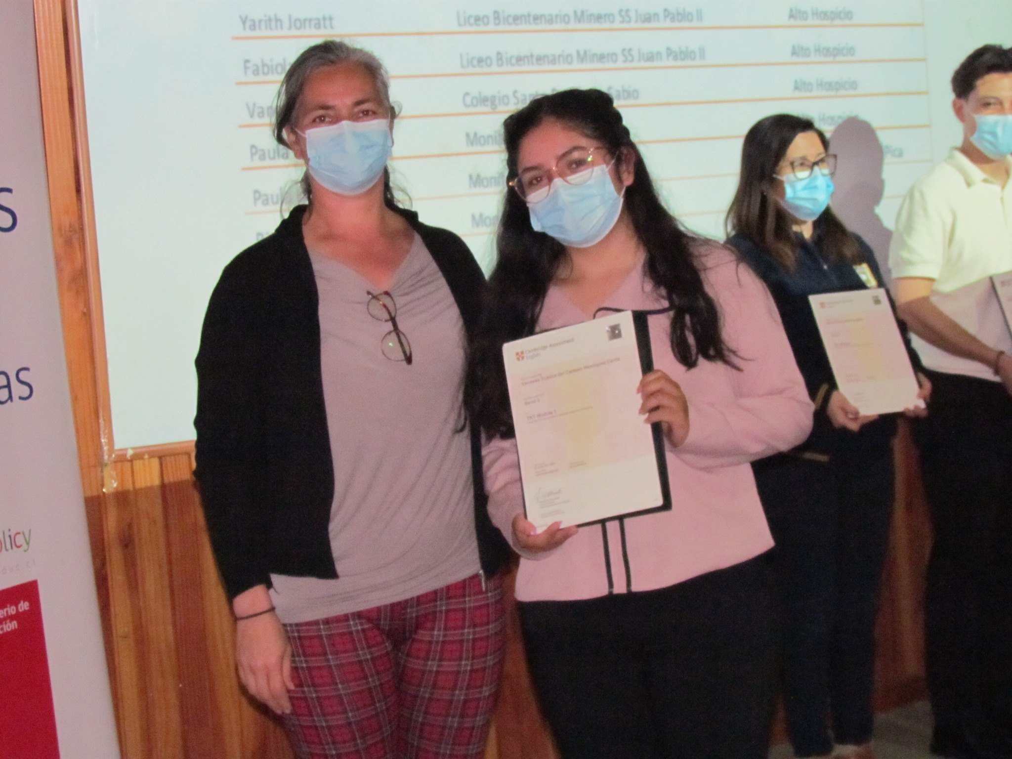 Docente recibe certificación de Inglés por parte de la Universidad de ...